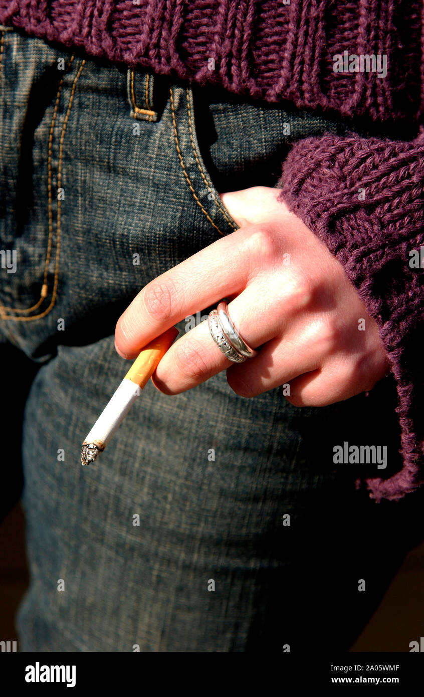 Adolescent smoking hi-res stock photography and images - Alamy