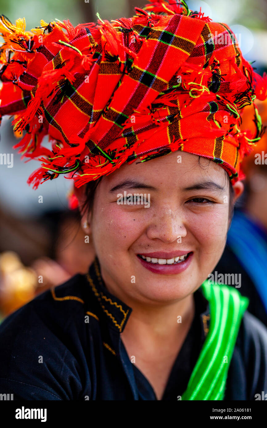 Paoh woman hi-res stock photography and images - Alamy