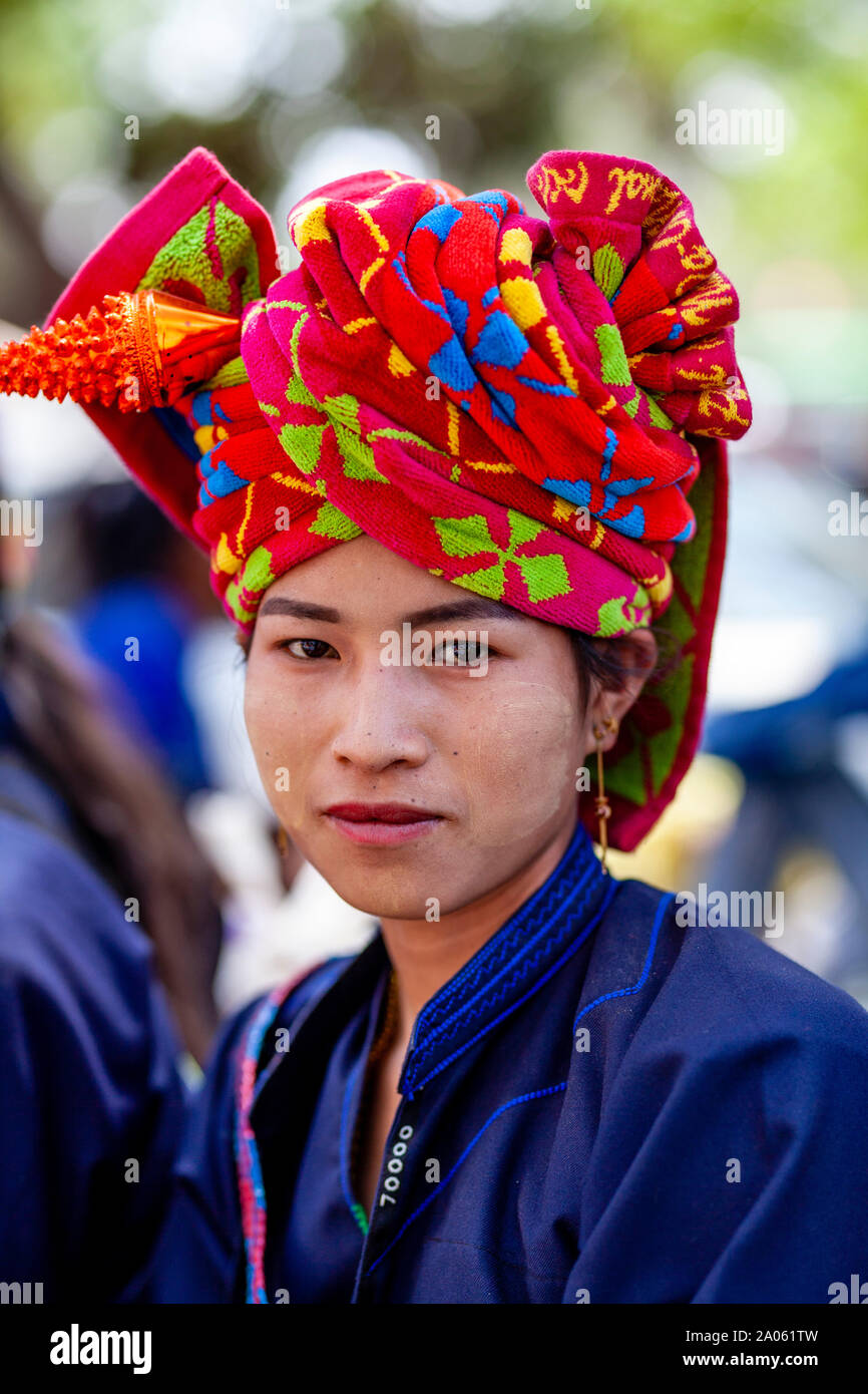 Paoh woman hi-res stock photography and images - Alamy