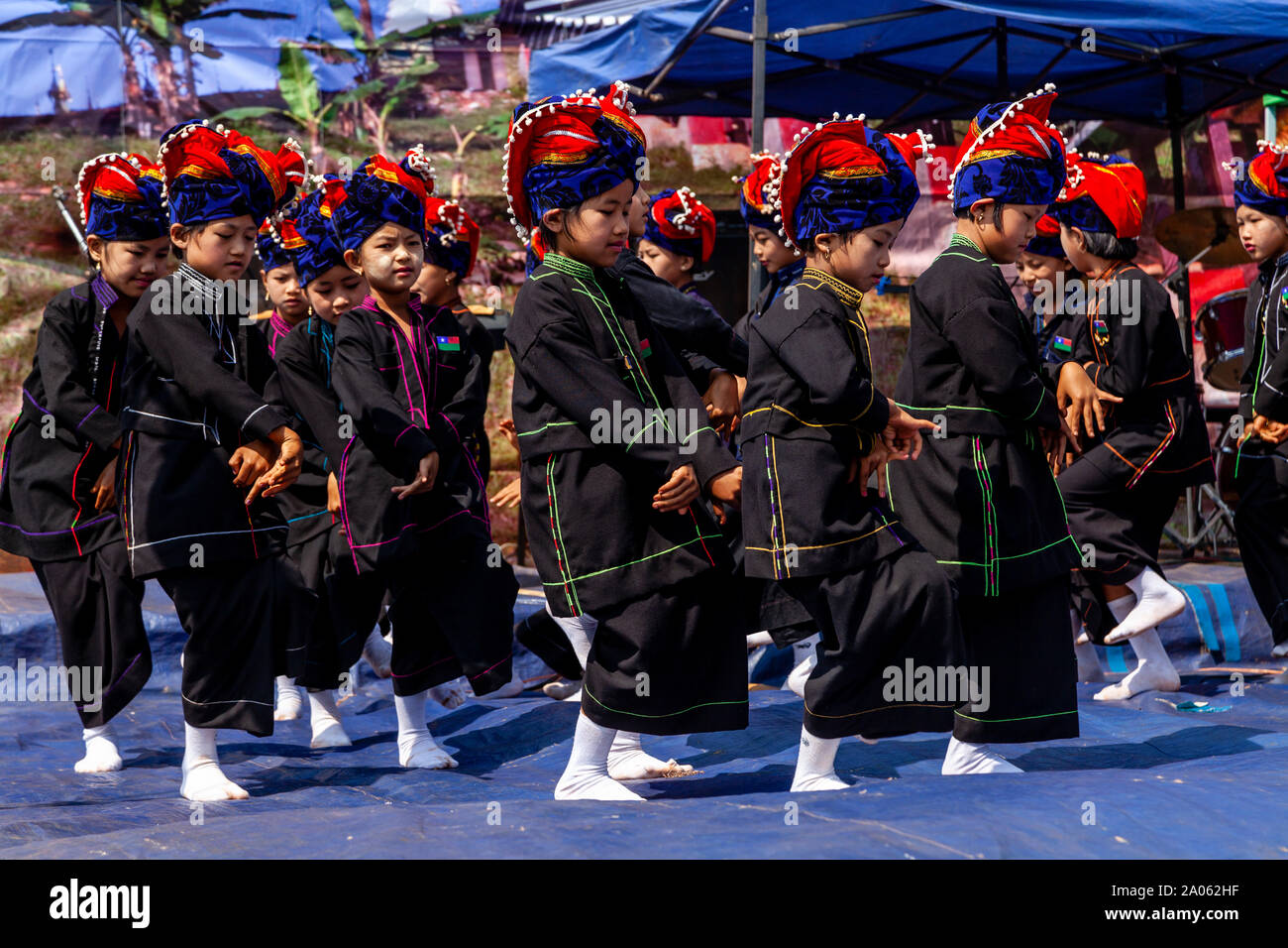 Paoh ethnic minority in traditional hi-res stock photography and images ...