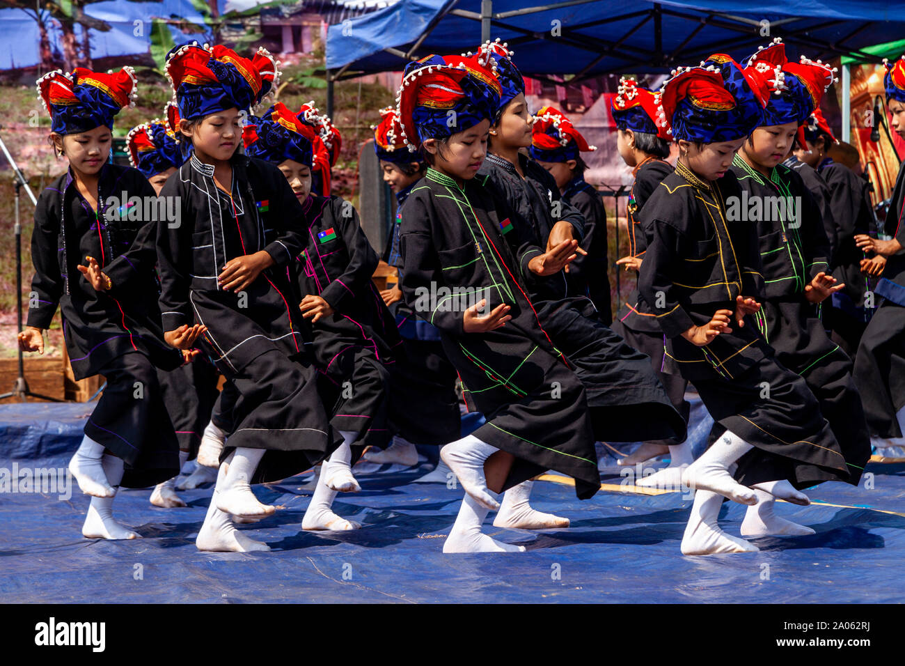 Tribal group dancing festival in hi-res stock photography and images ...