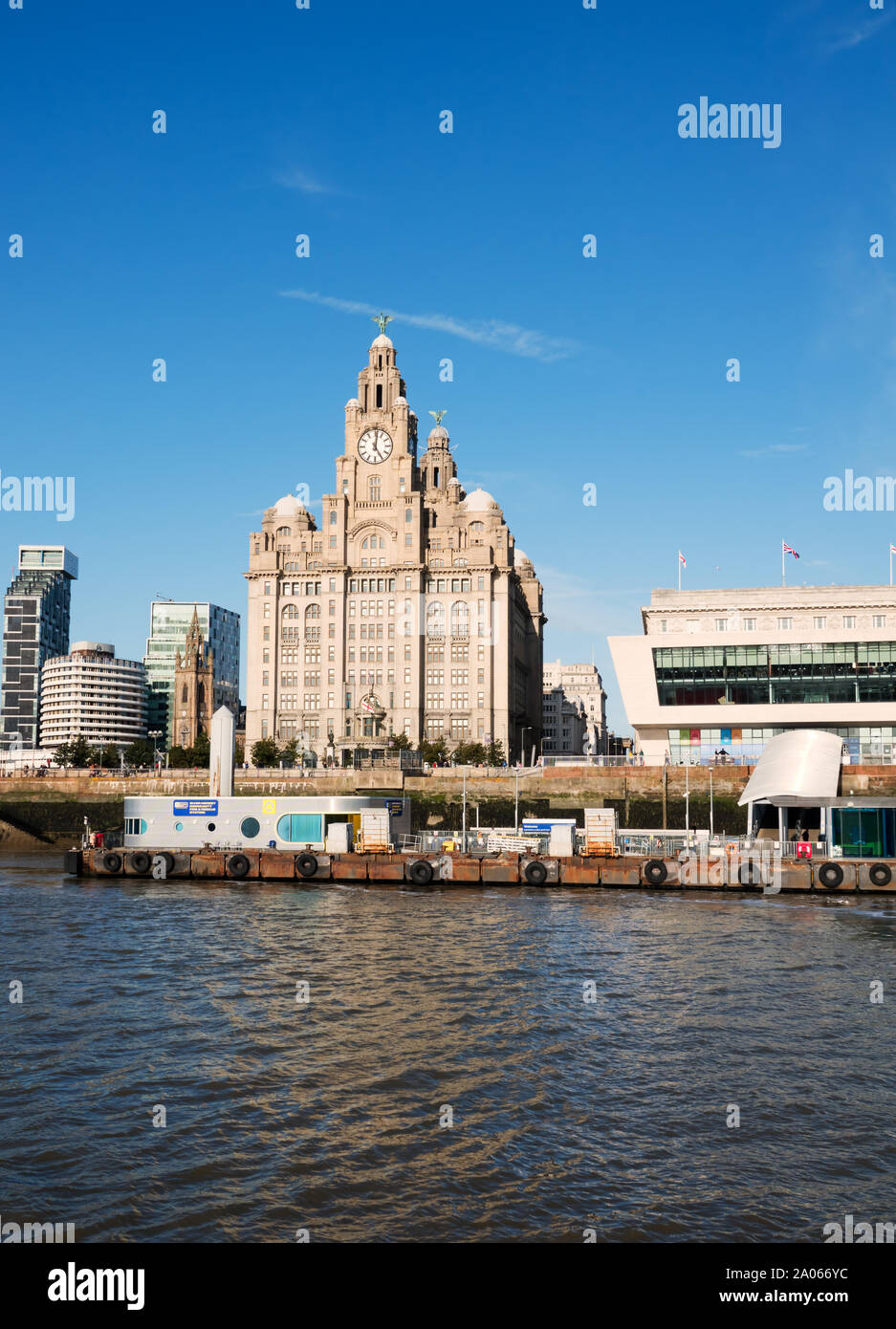 Building landing stage hi-res stock photography and images - Alamy