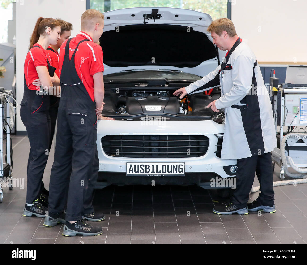 Motor vehicle mechatronics technician hi-res stock photography and ...