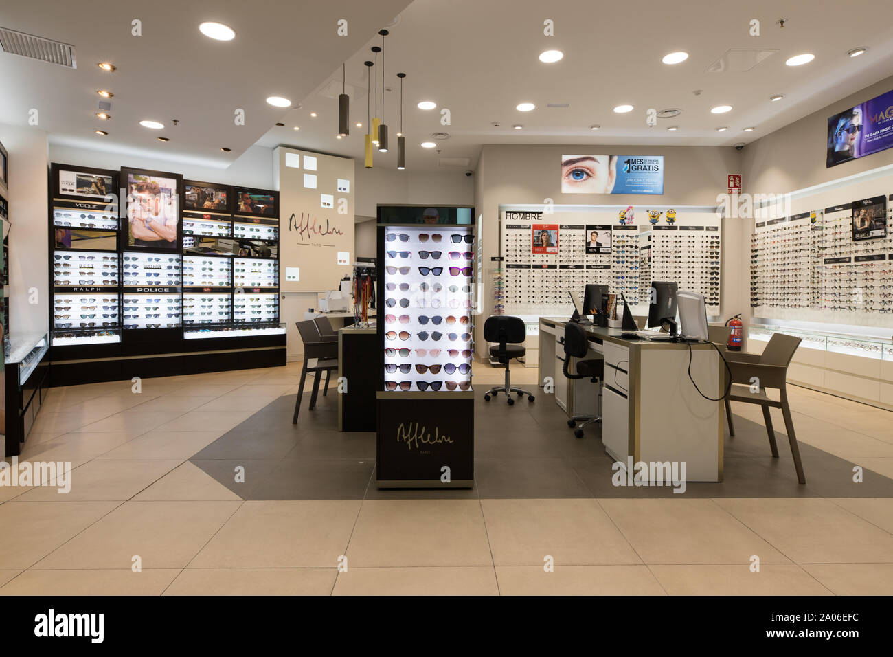 Optical shop interior hi-res stock photography and images - Alamy