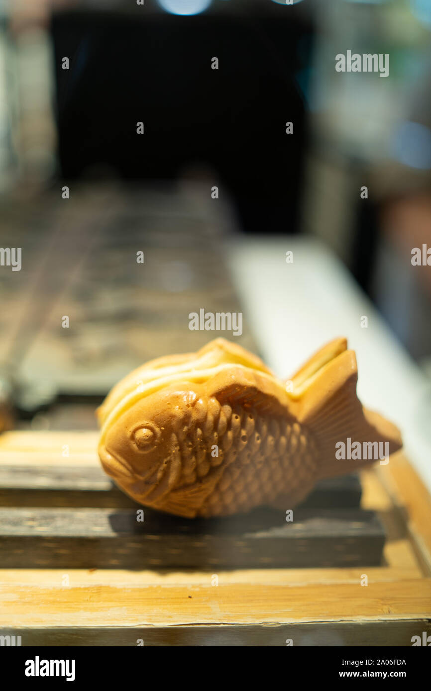 Kaohsiung, Taiwan Traditional japanese / taiwanese fish shaped waffles ...