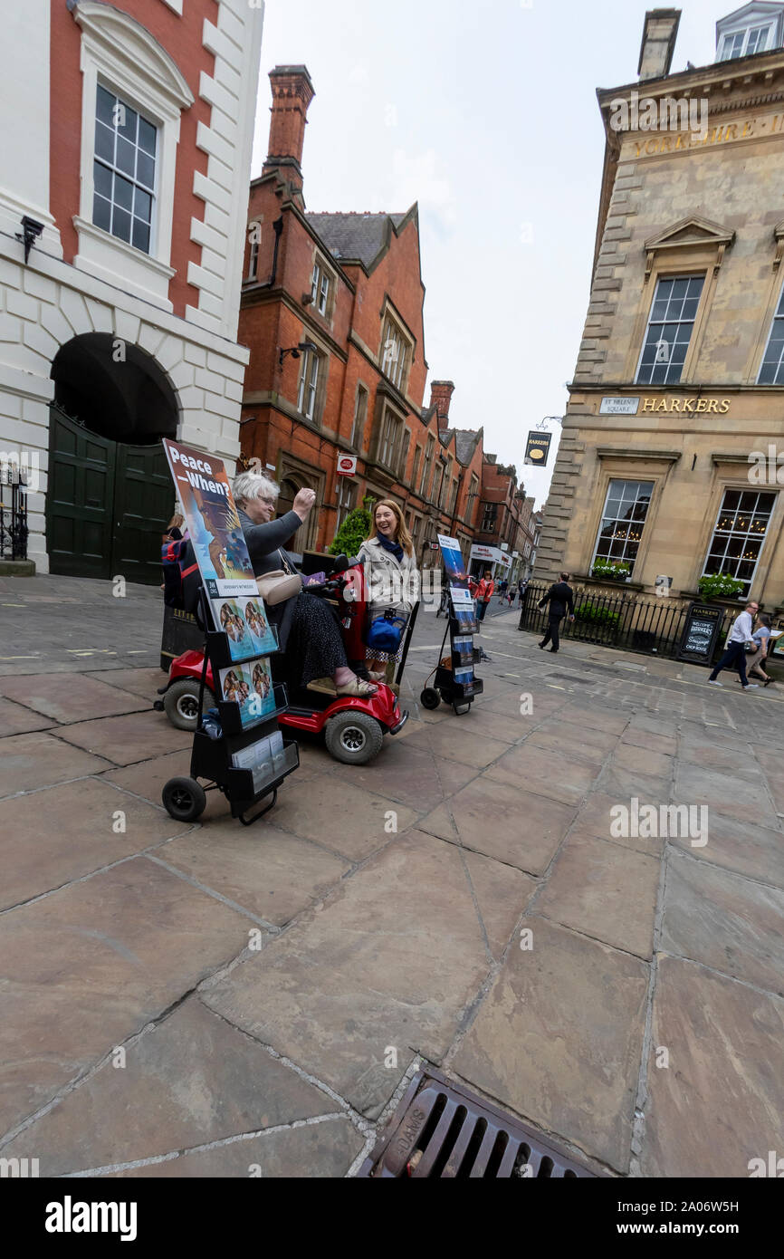 Street campaigning hi-res stock photography and images - Alamy