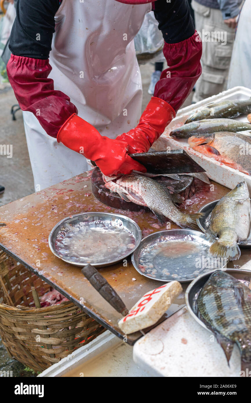 Preparing and Cutting Fish With Cleaver at Market Stall Stock Photo - Alamy