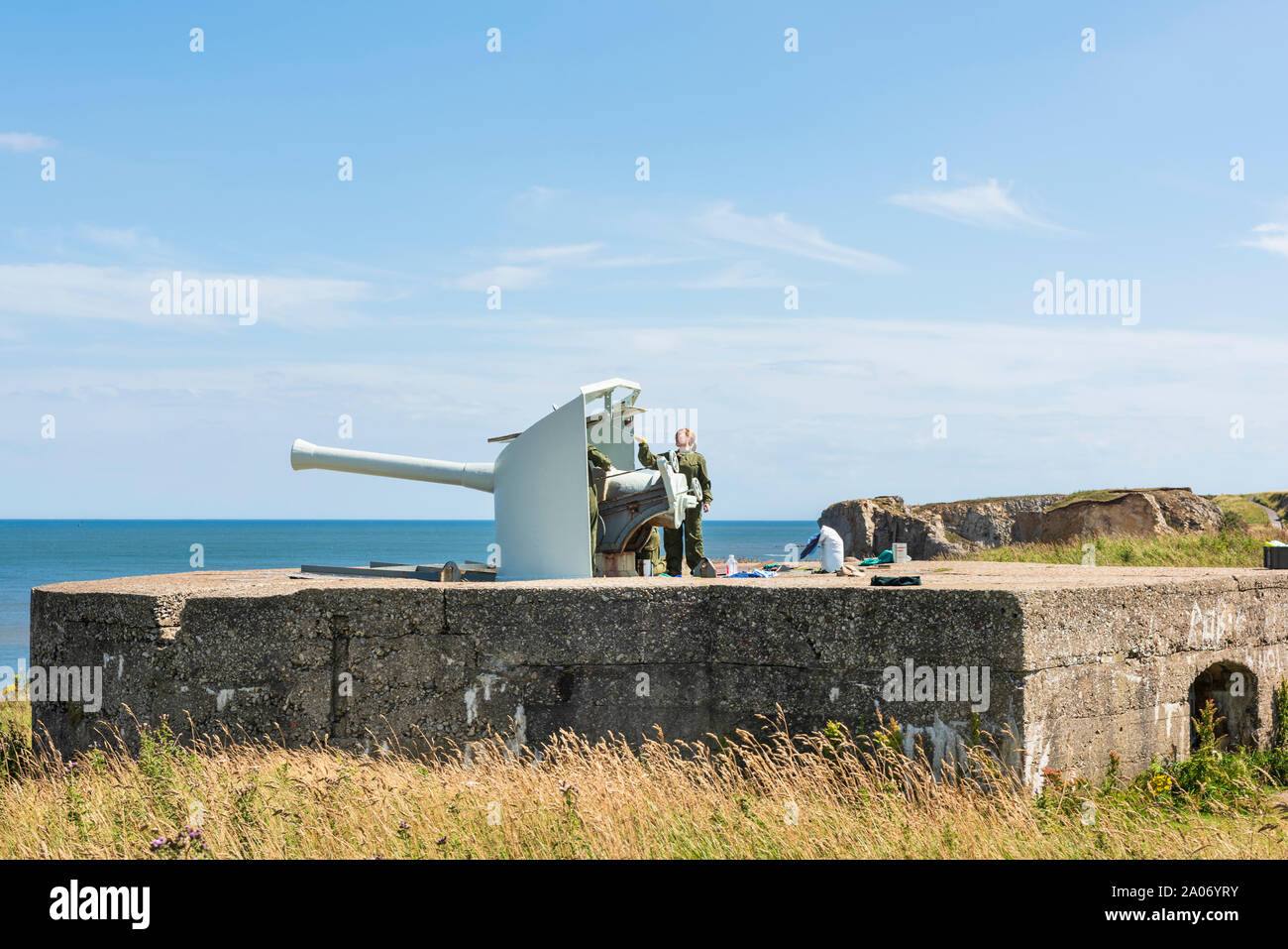 Wartime gun hi-res stock photography and images - Alamy