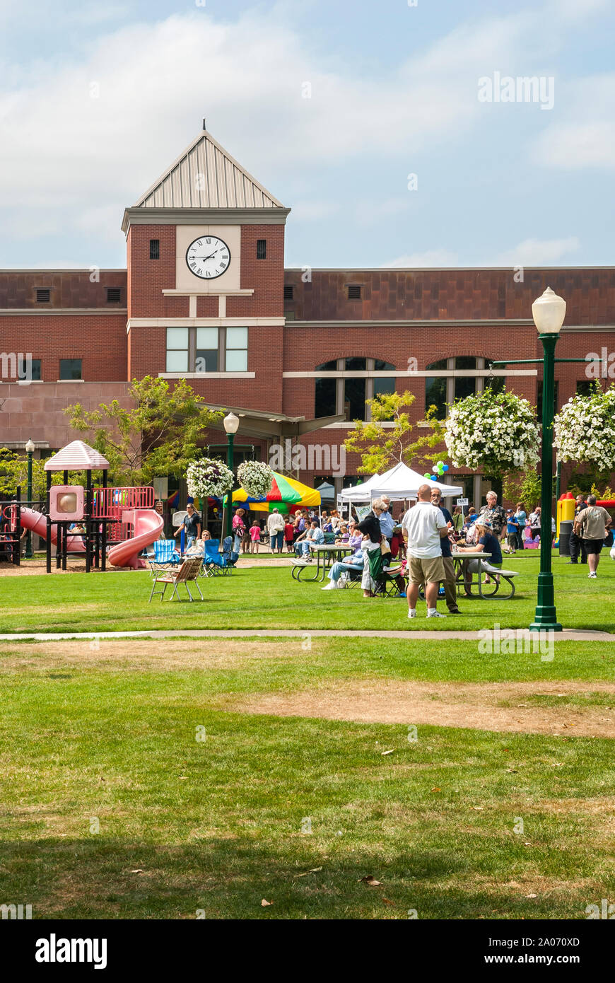 Scene from Pioneer Park in front of the Puyallup Public Library in ...