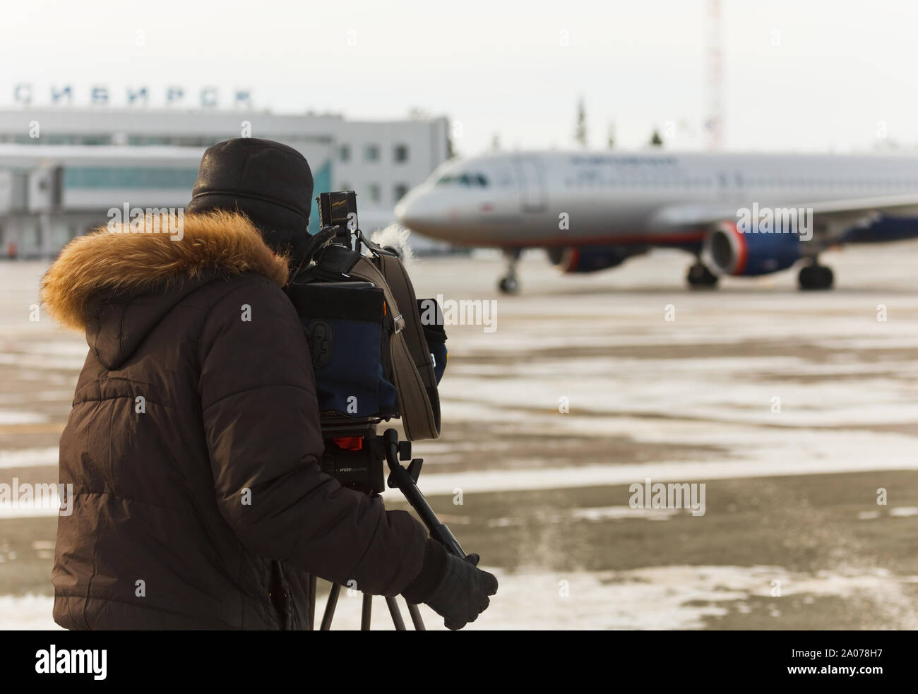 The videographer takes off the plane Stock Photo - Alamy