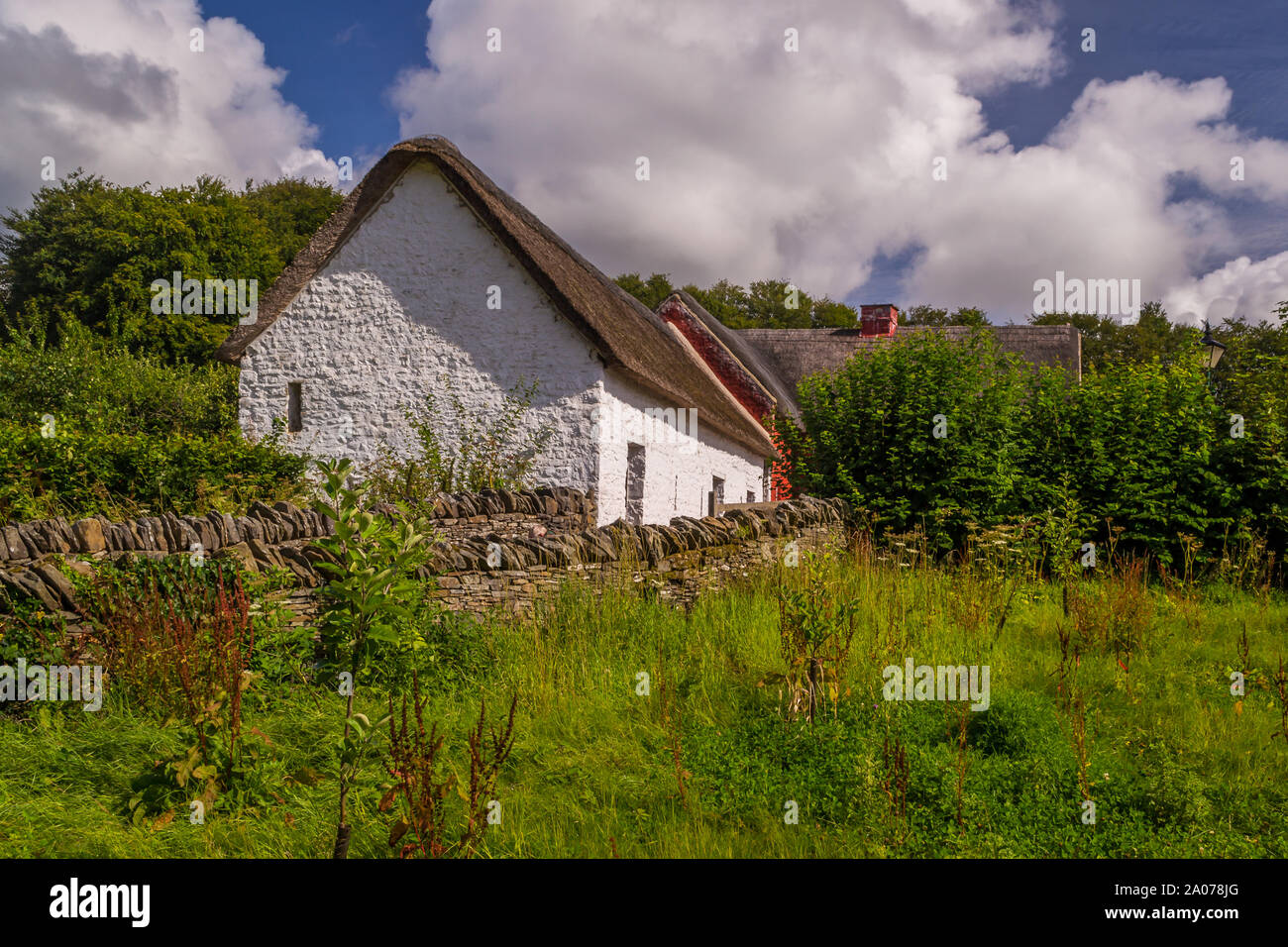 Walisian rural buildings in a natural setting Stock Photo - Alamy