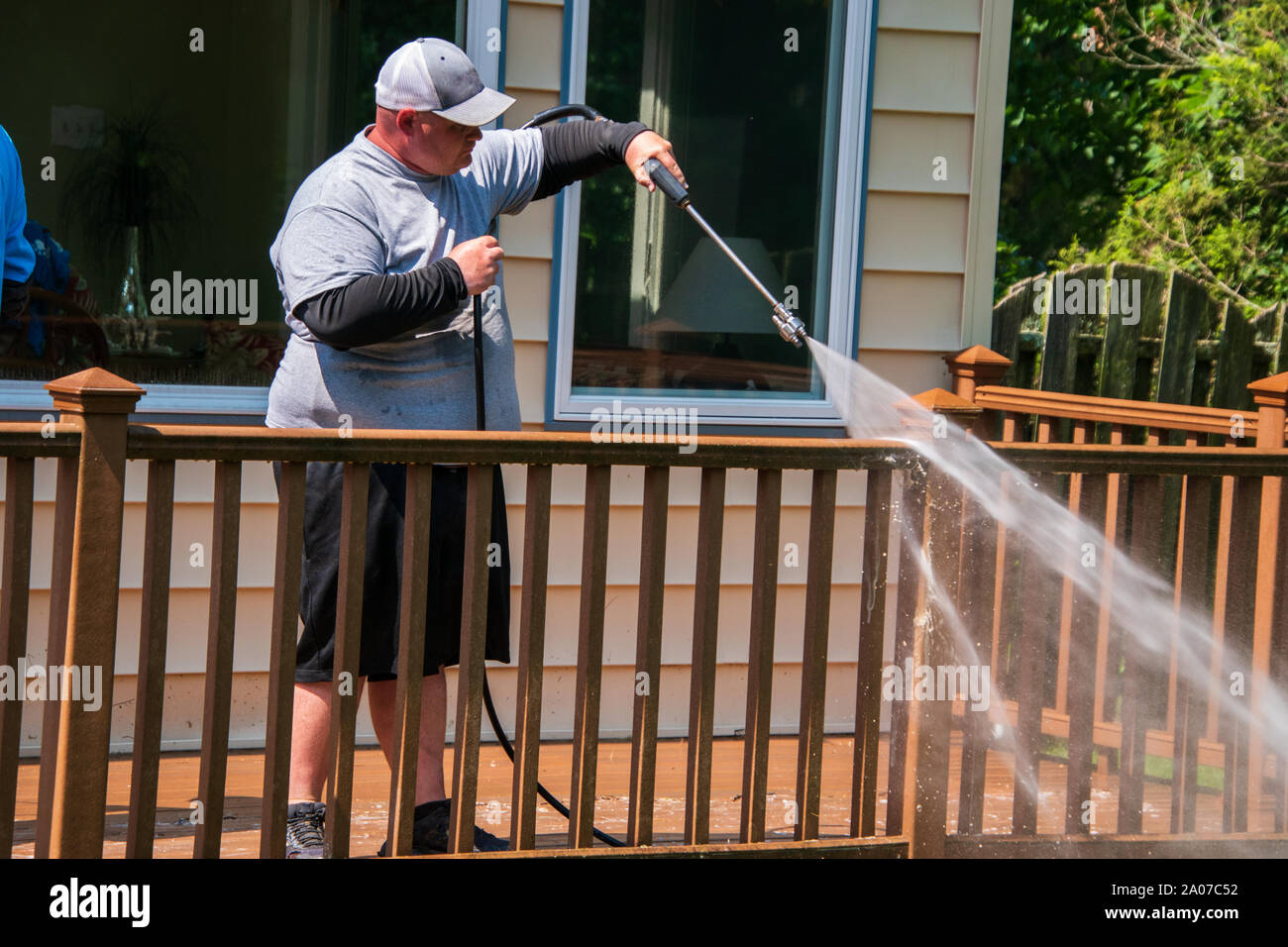 Black man pressure washing hi-res stock photography and images - Alamy