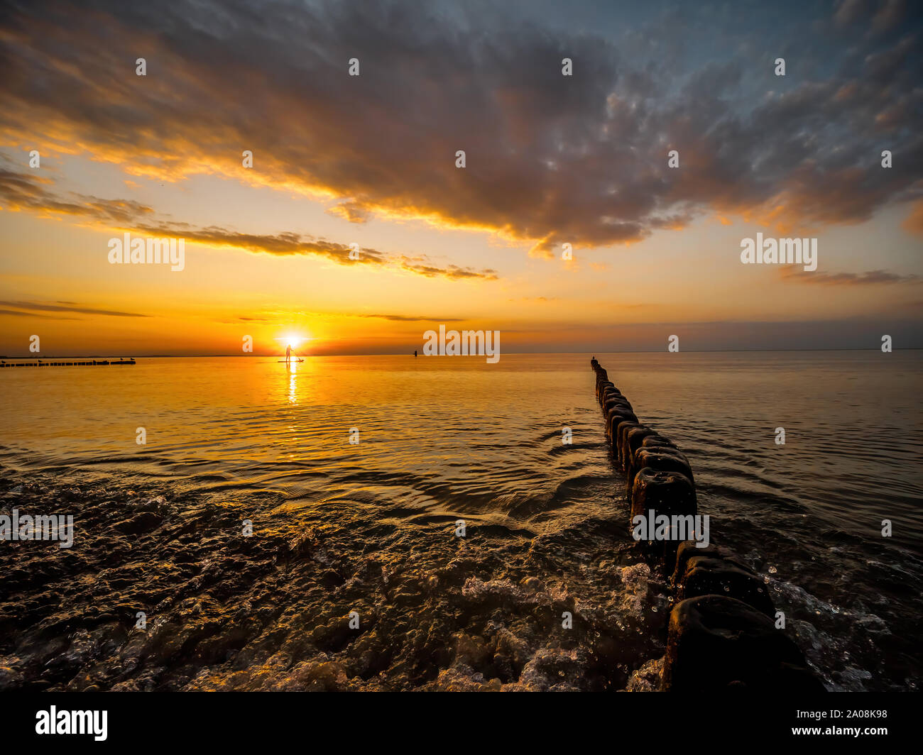 Still sea water hi-res stock photography and images - Alamy