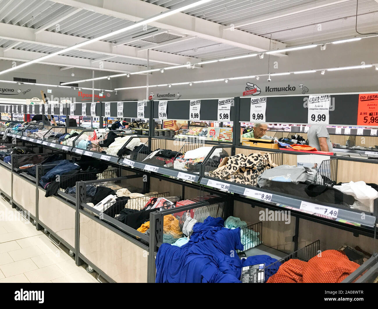 Inside lidl discount supermarket hi-res stock photography and images ...