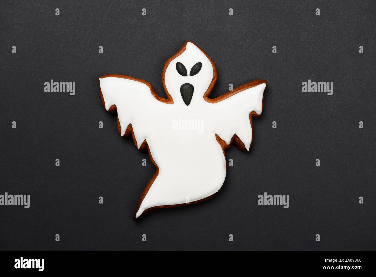 The hand-made eatable gingerbread Halloween ghost on black background ...