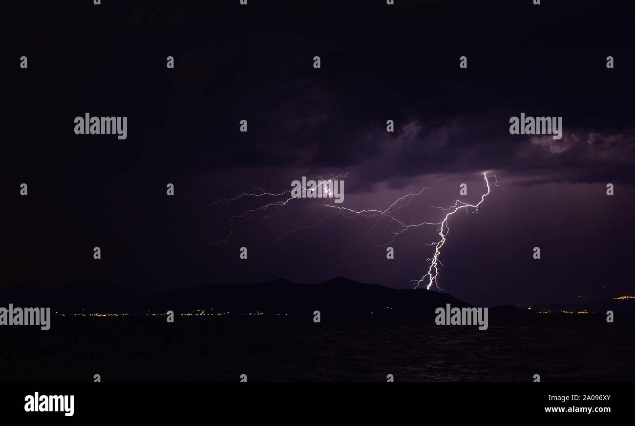 Lightning dark hi-res stock photography and images - Alamy