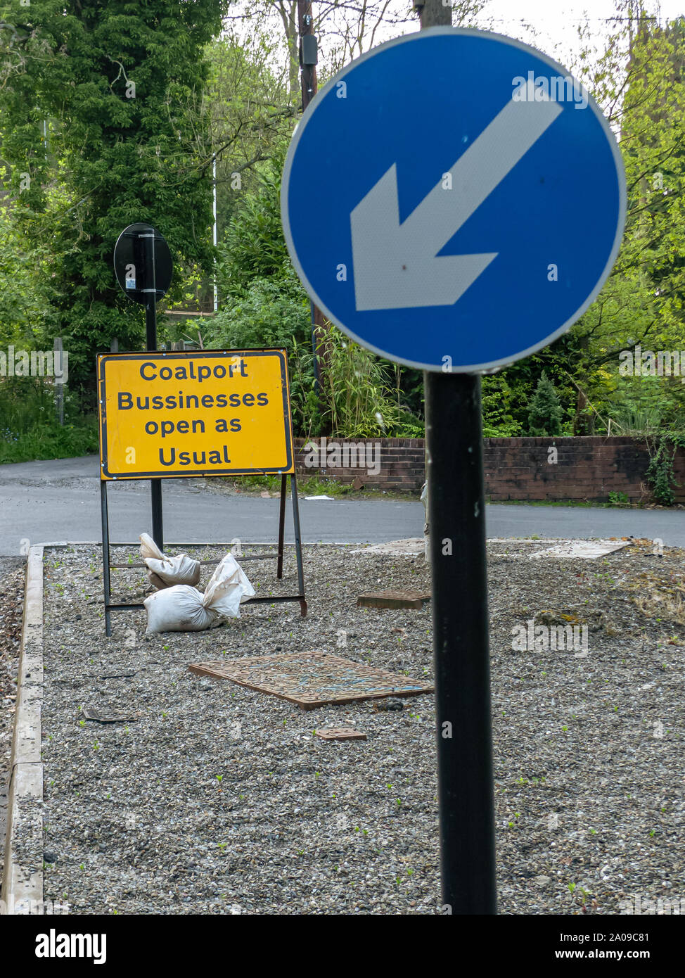 Roadway left sign hi-res stock photography and images - Alamy