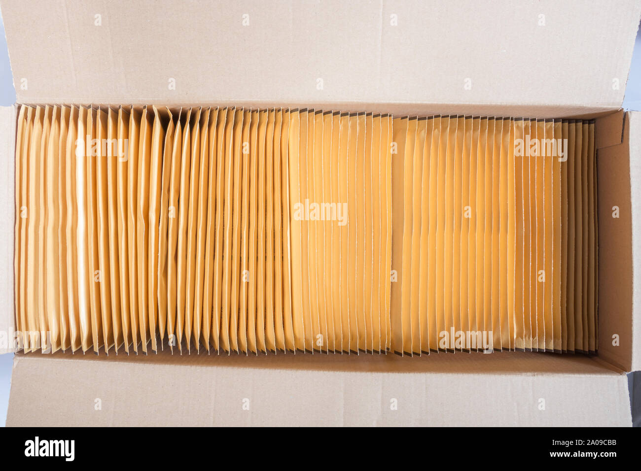 Blank brown envelope pile hi-res stock photography and images - Alamy