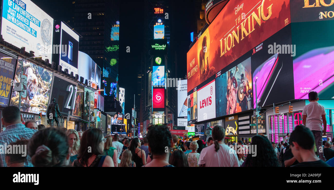 New york times square night 2019 hi-res stock photography and images ...