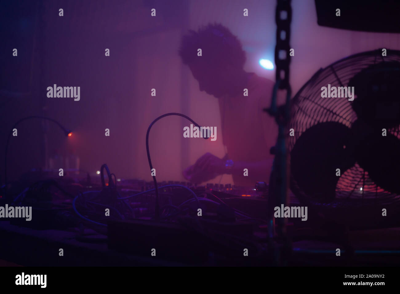 Dj turn table hi-res stock photography and images - Alamy