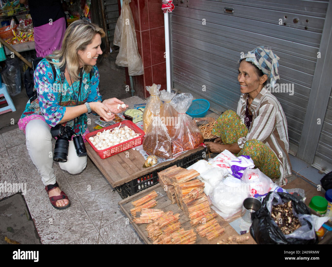 Burmese lifestyly hi-res stock photography and images - Alamy