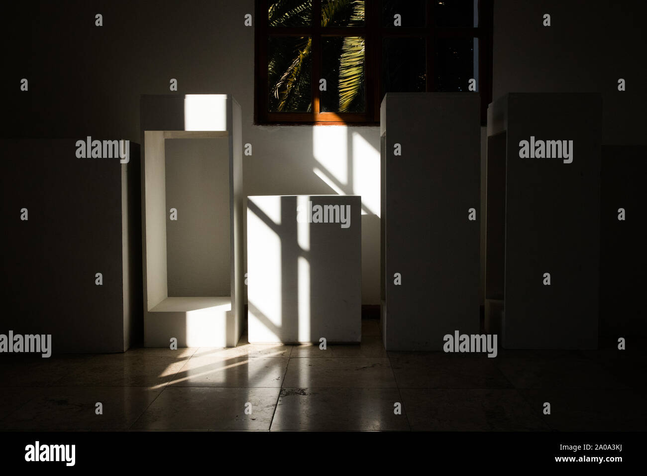 Inside art gallery hi-res stock photography and images - Alamy