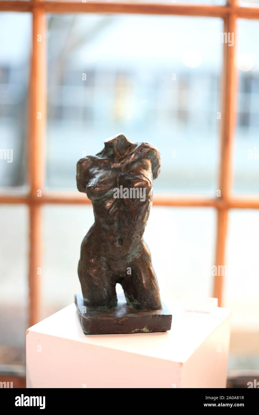 Bronze sculpture artwork of the female form Stock Photo - Alamy