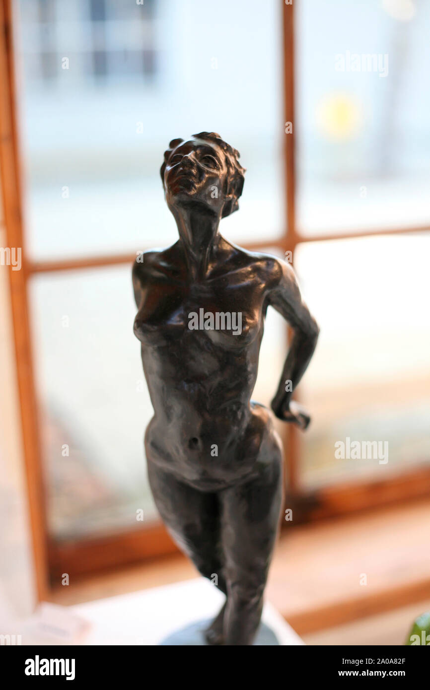 Bronze sculpture artwork of the female form Stock Photo - Alamy