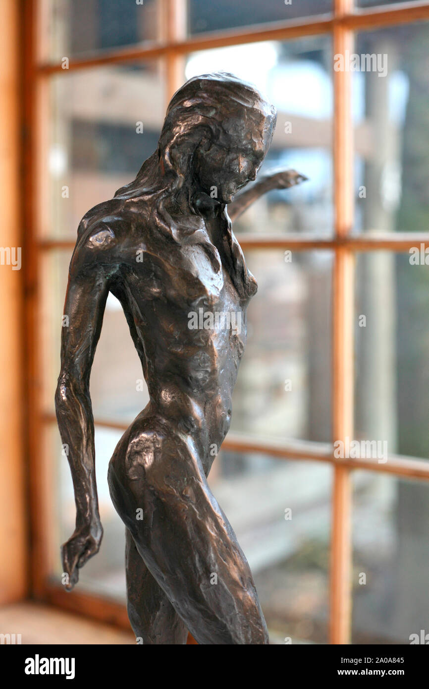 Bronze sculpture artwork of the female form Stock Photo - Alamy