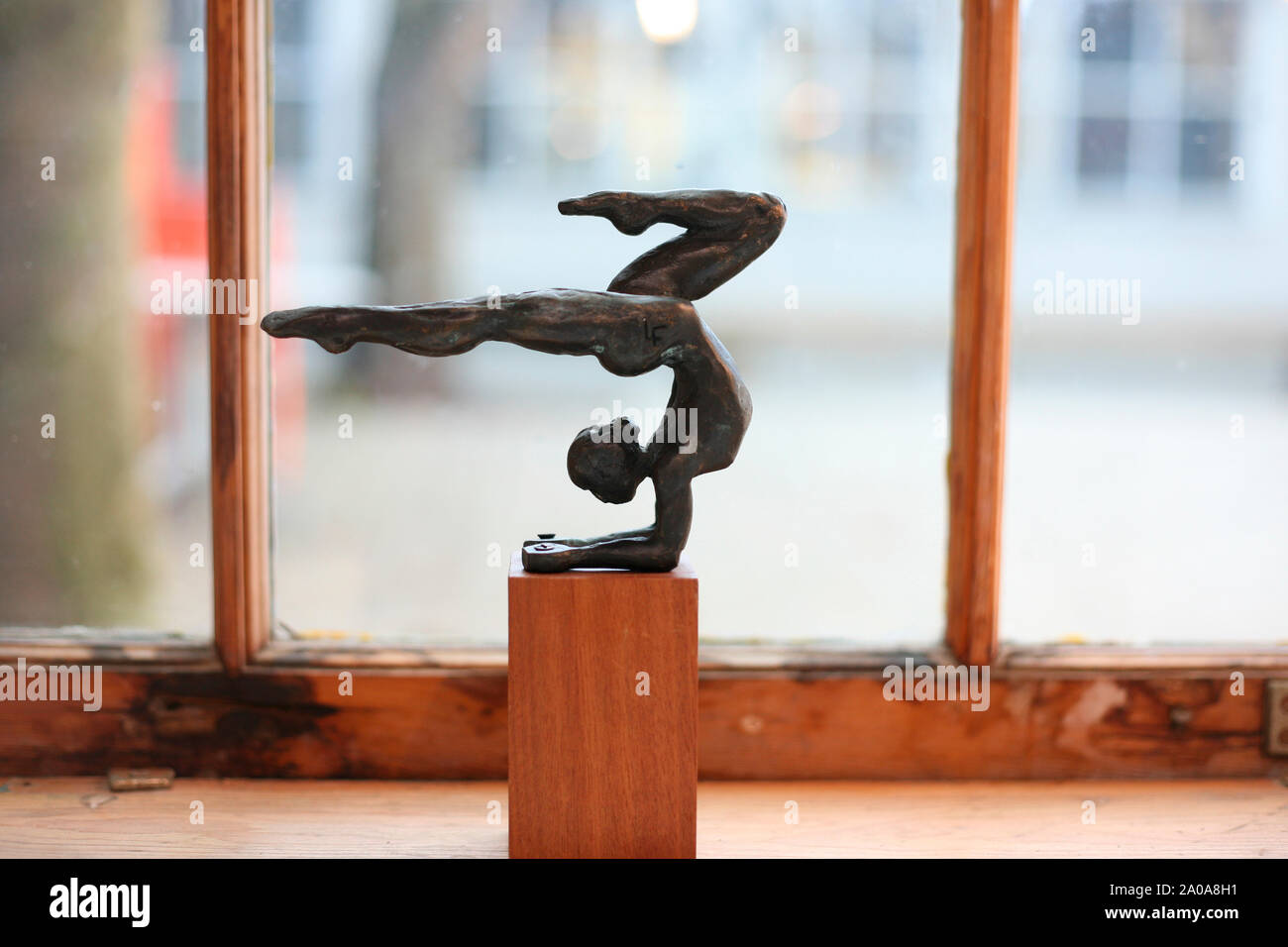 Bronze sculpture artwork of the female form Stock Photo - Alamy
