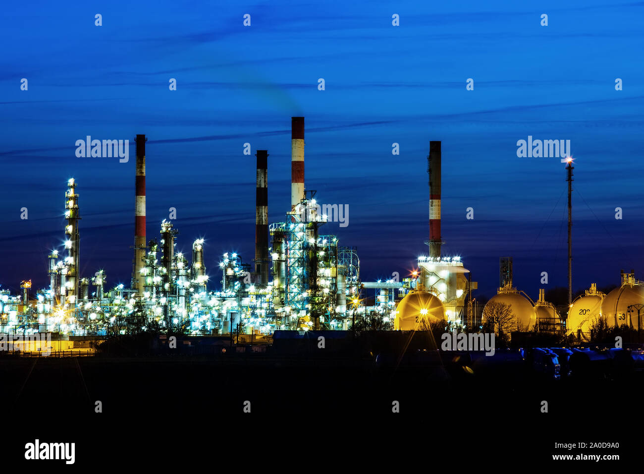 Cracking tower in oil refinery hi-res stock photography and images - Alamy