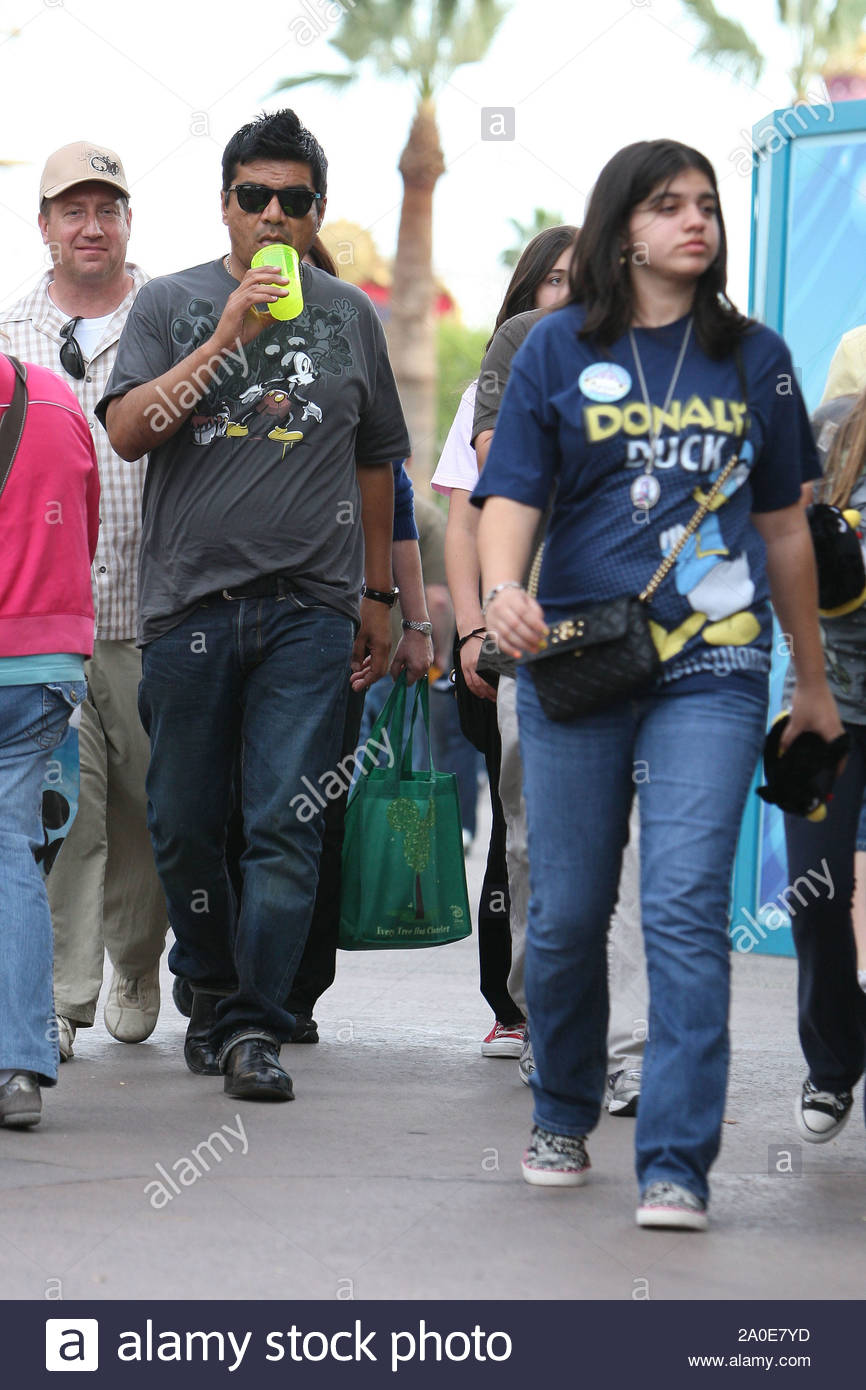 George Lopez Daughter Mayan Lopez Stock Photos & George Lopez Daughter ...