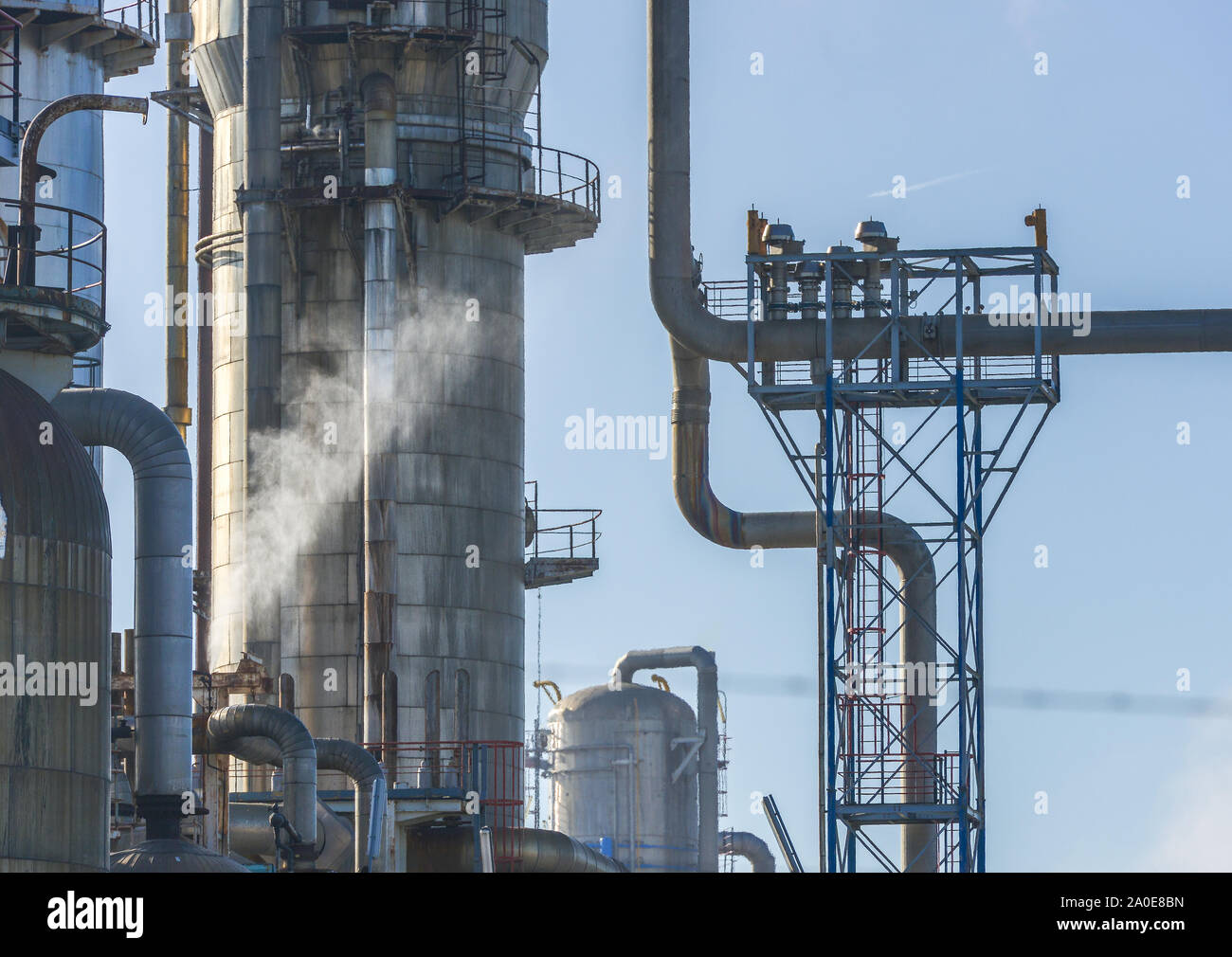Cracking tower in oil refinery hi-res stock photography and images - Alamy