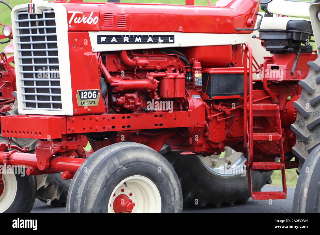 Red and white farmall tractor hi-res stock photography and images - Alamy