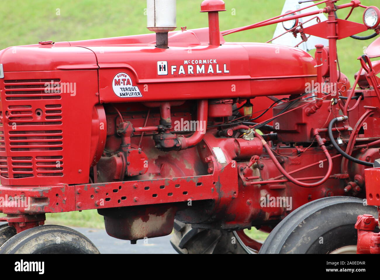 Red and white farmall tractor hi-res stock photography and images - Alamy