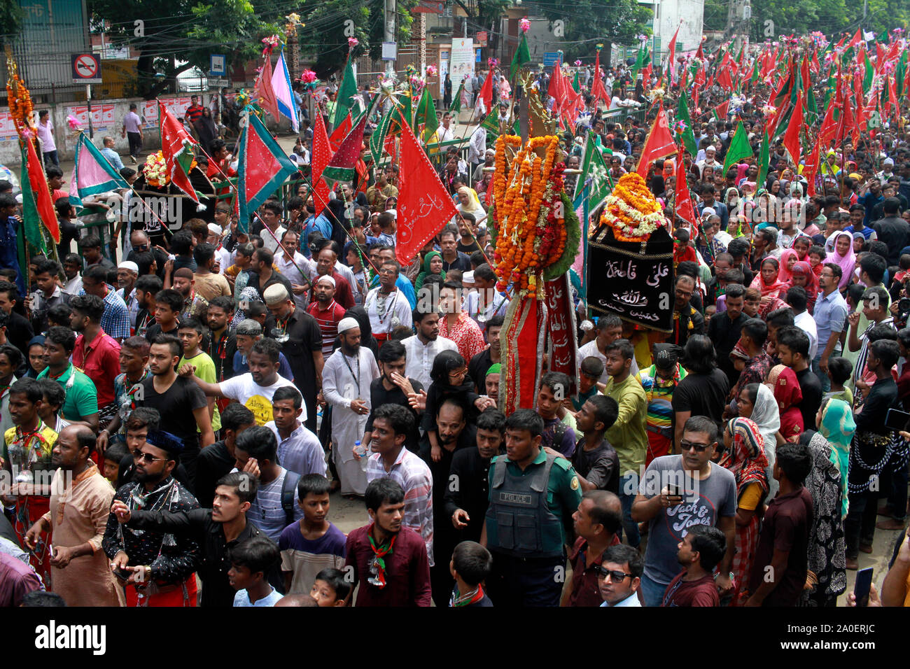 Members of shia muslim community hi-res stock photography and images ...