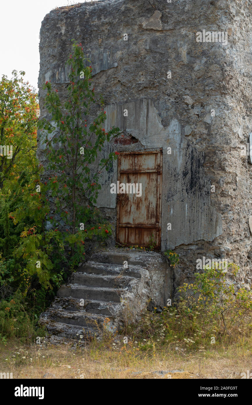 Bunker door hi-res stock photography and images - Alamy