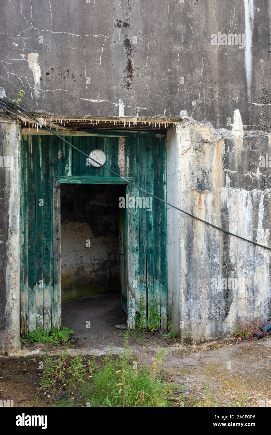 Bunker door hi-res stock photography and images - Alamy