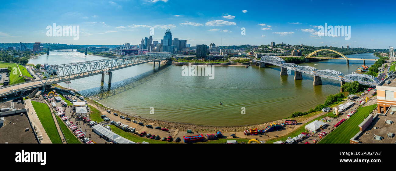 Panoramic view of Cincinnati downtown with the historic Roebling ...