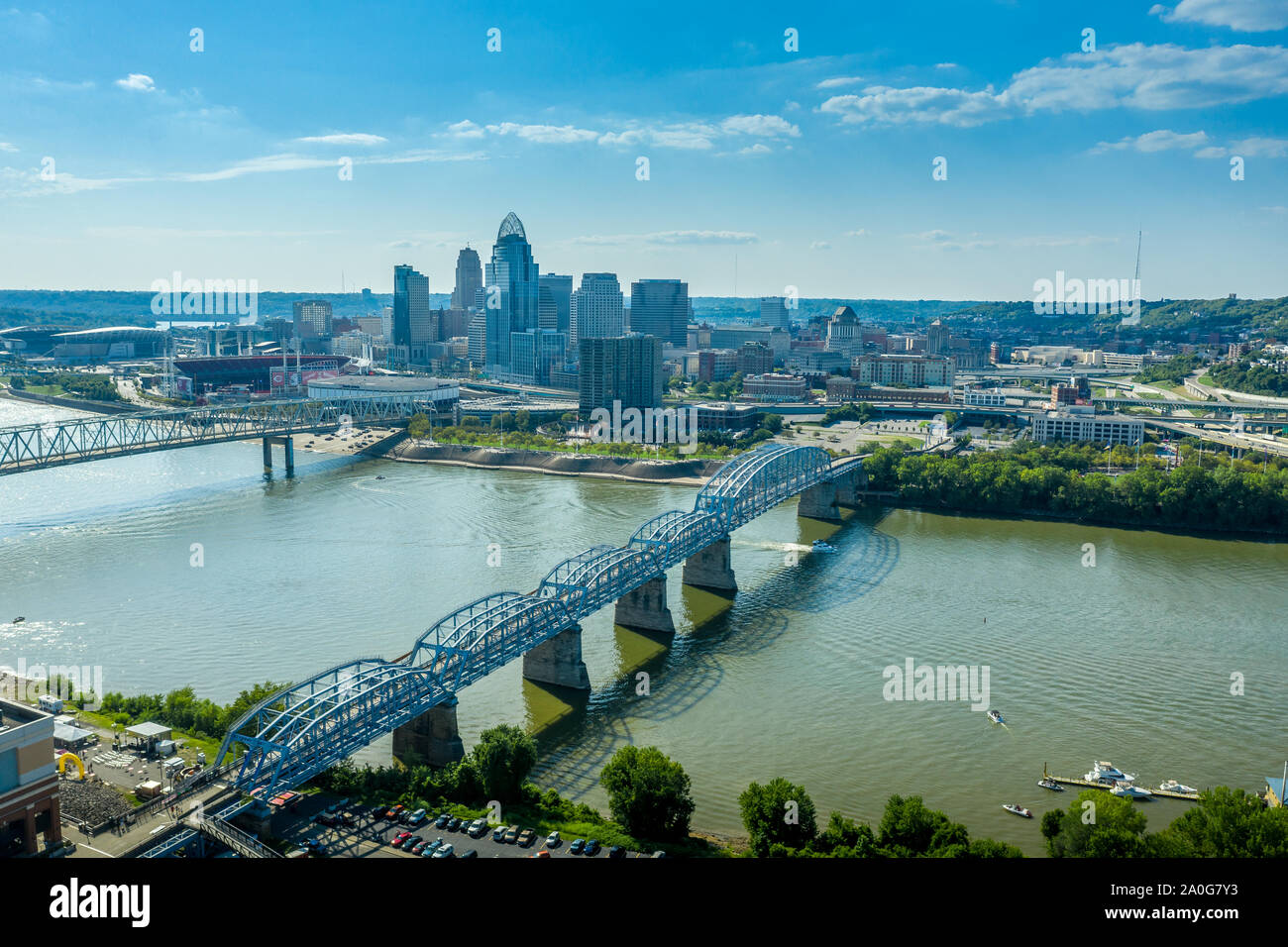 Panoramic view of Cincinnati downtown with the historic Roebling ...