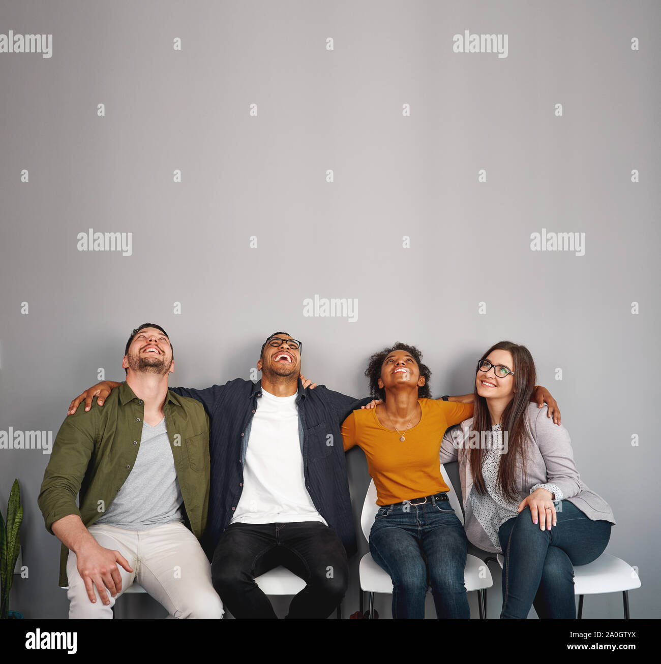 Arms around shoulder hi-res stock photography and images - Alamy