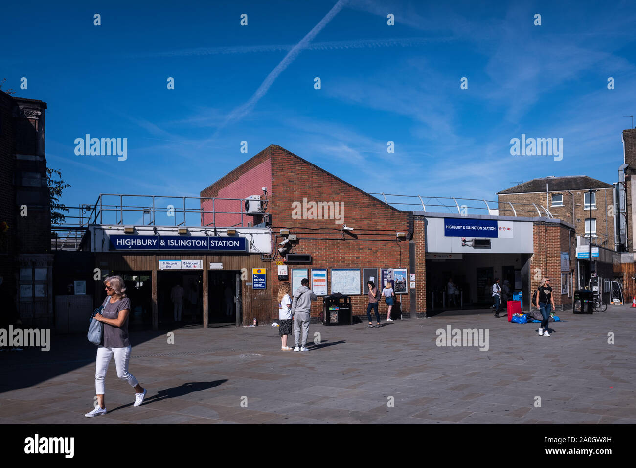 Highbury and islington station hi-res stock photography and images - Alamy