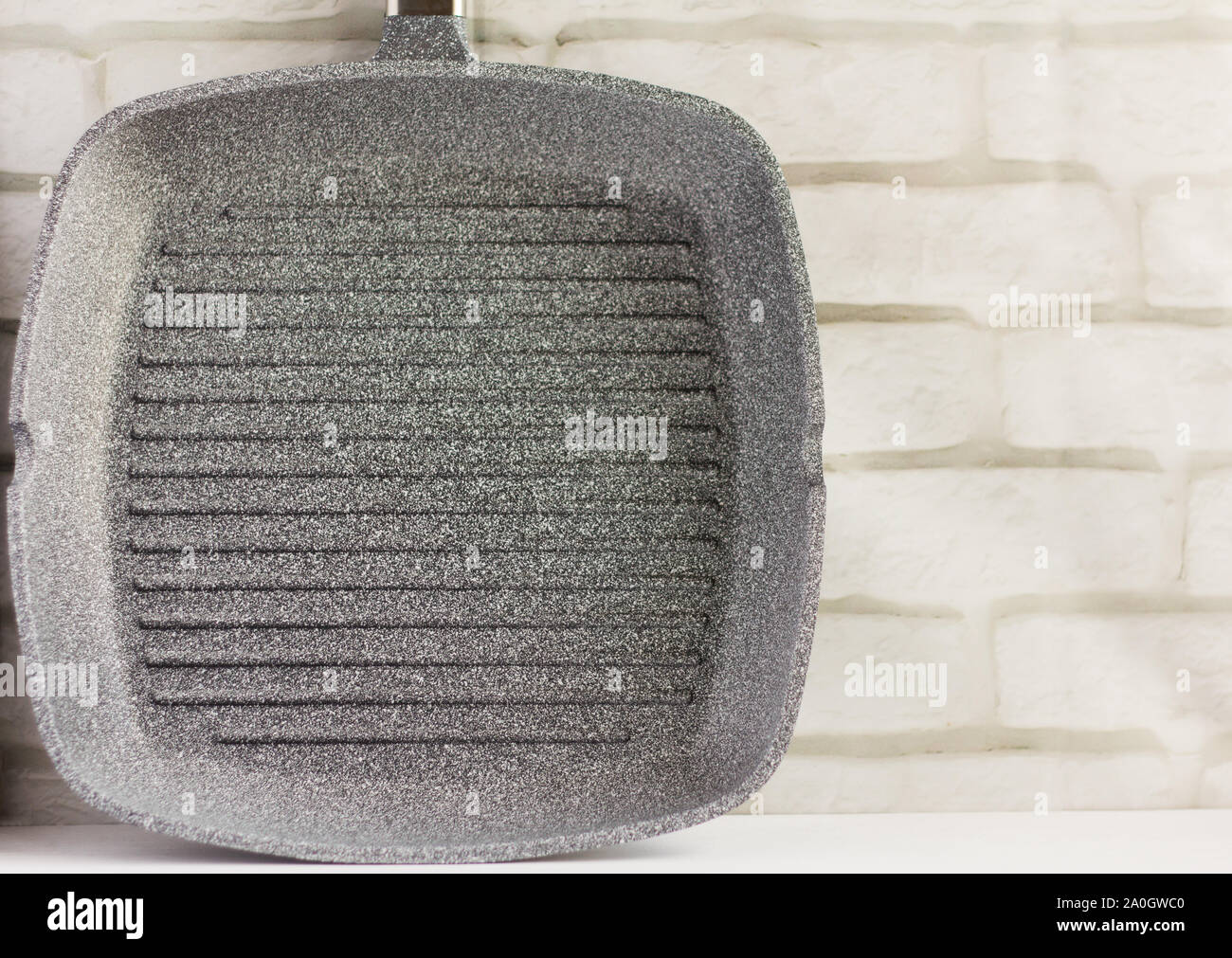 Empty grill hi-res stock photography and images - Alamy