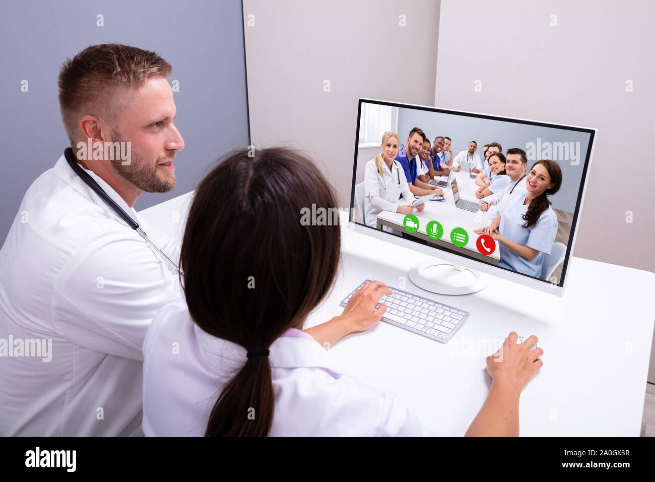 Doctor ct scan screen hi-res stock photography and images - Alamy