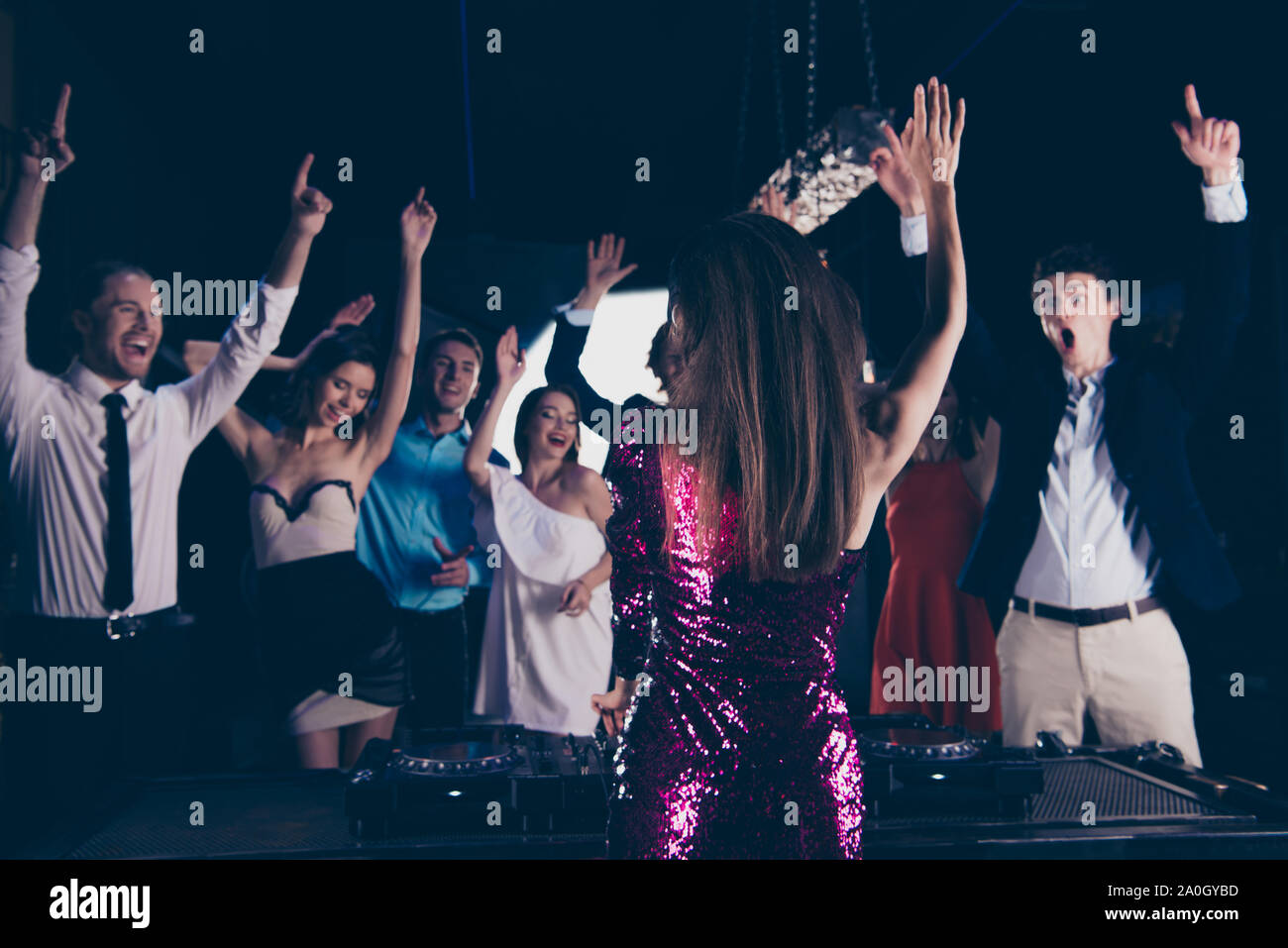 Mans back crowd hi-res stock photography and images - Alamy