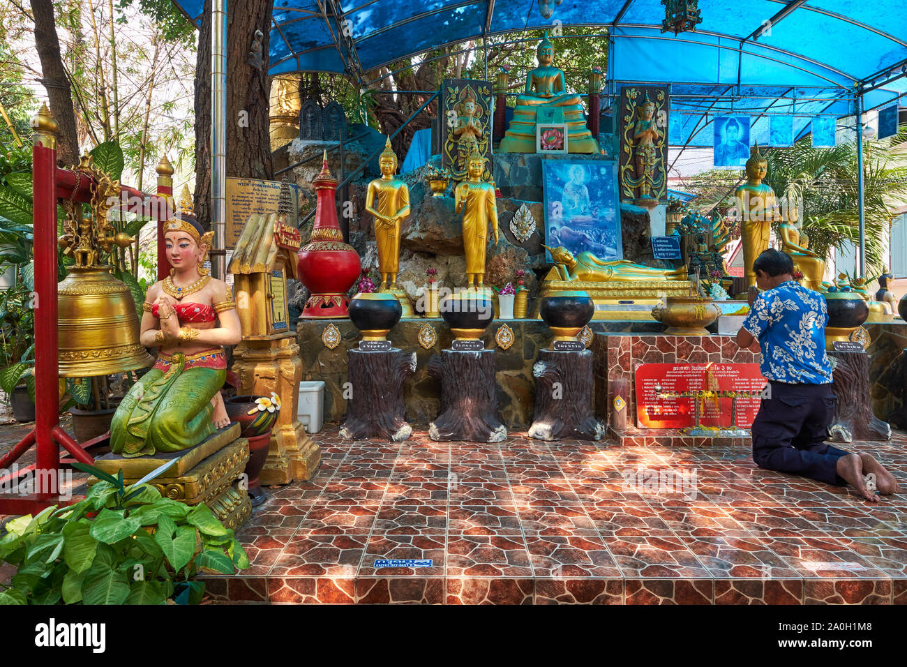 Wai greeting hi-res stock photography and images - Alamy