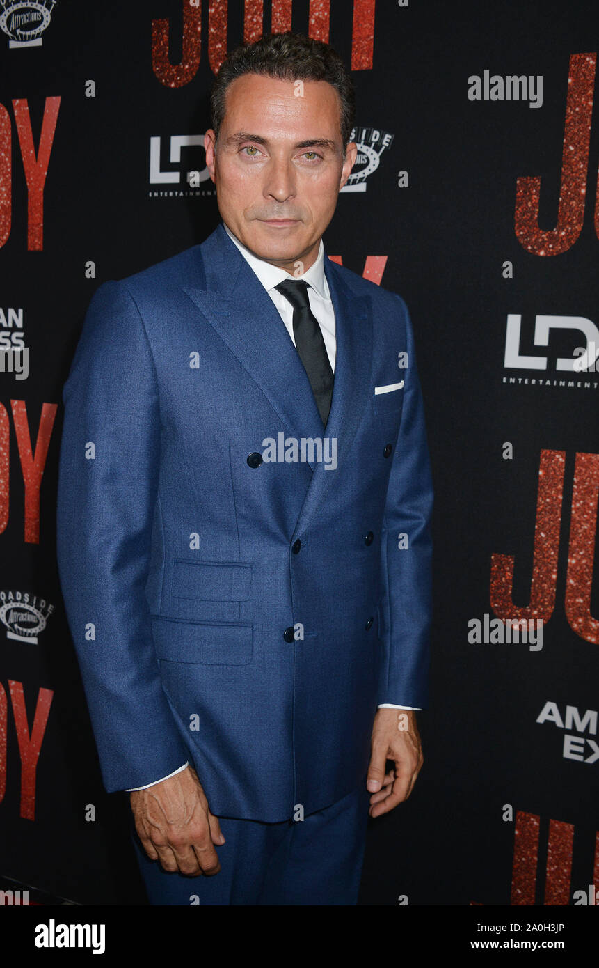 Los Angeles, USA. 19th Sep, 1919. a Rufus Sewell 044 arrives at the LA ...