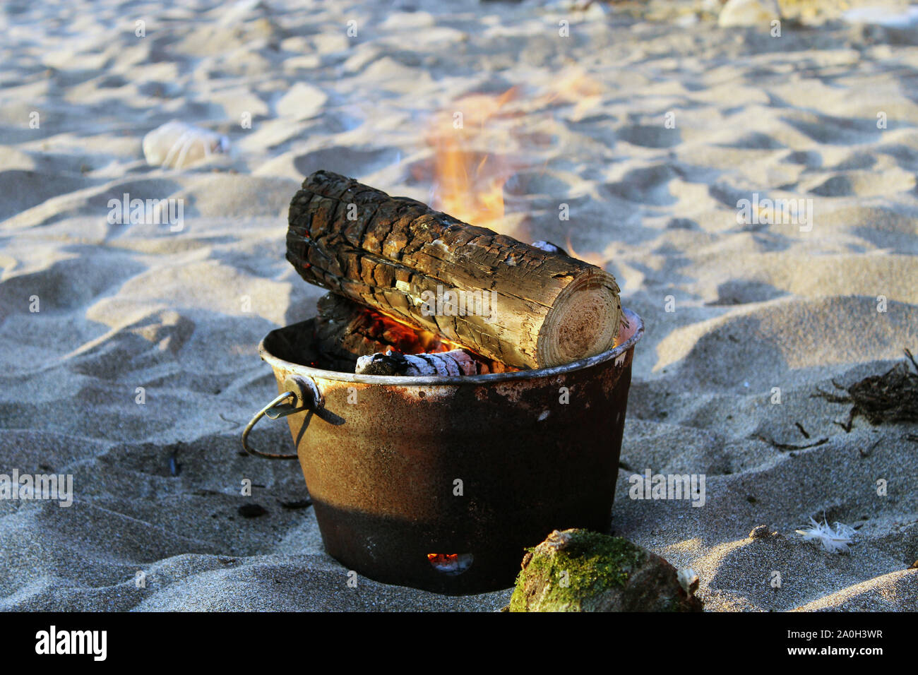 Bonfire ash bucket hi-res stock photography and images - Alamy