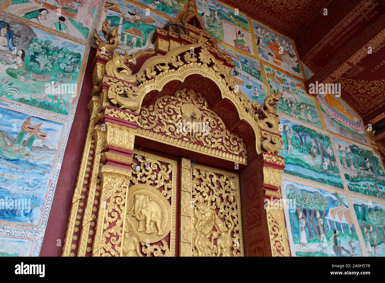 buddhist temple (Wat Manorom) in luang prabang (laos Stock Photo - Alamy