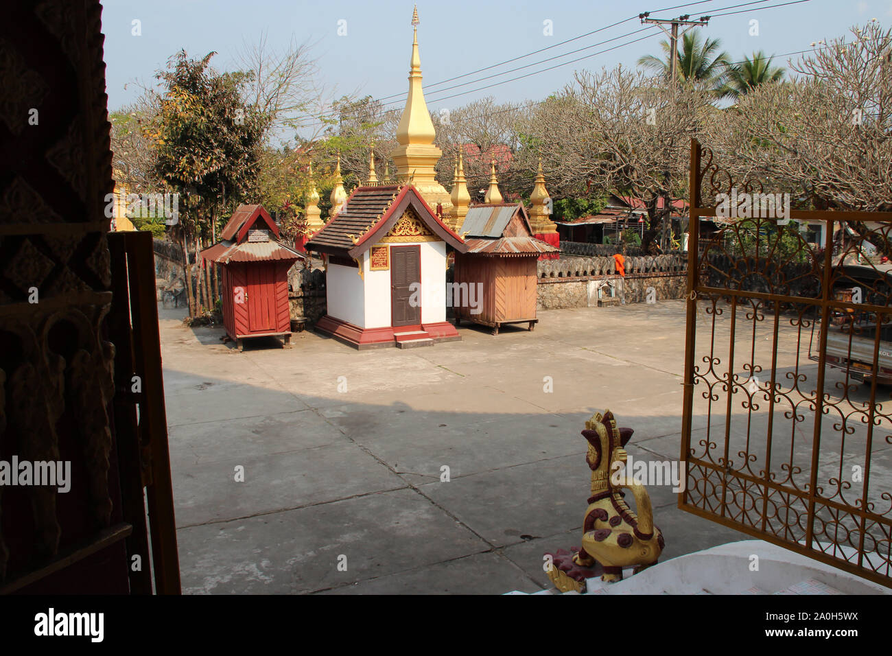 buddhist temple (Wat Manorom) in luang prabang (laos Stock Photo - Alamy